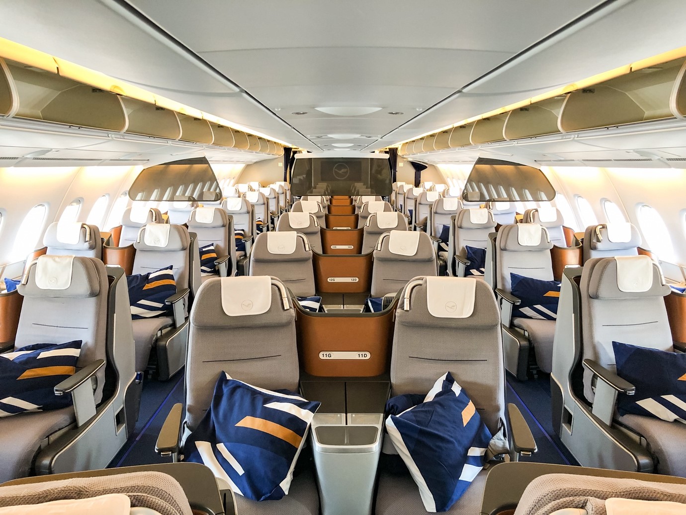 Boeing 747 Lufthansa Inside Boeing's New 747 8 Intercontinental: Same