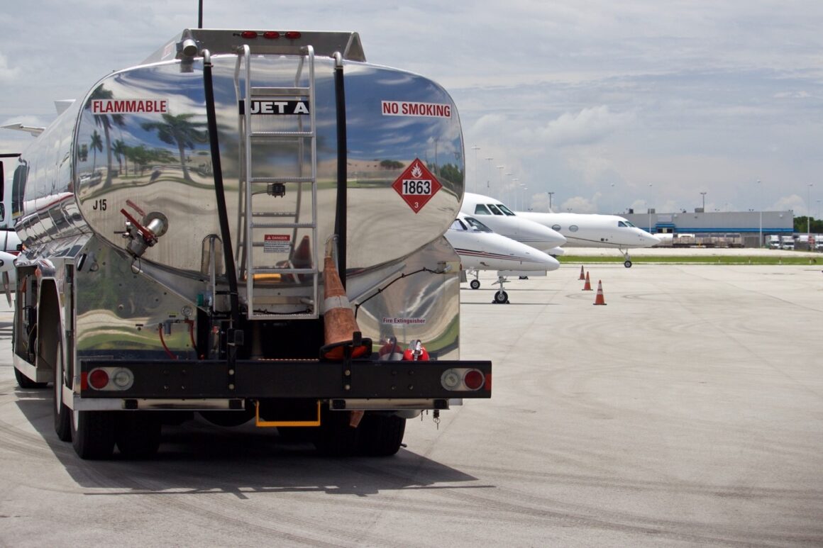 Jet fuel: all about aviation fuel, its origin and types
