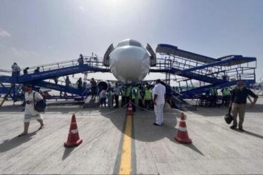 How to get passengers off a plane more quickly? Add another ramp, says ...