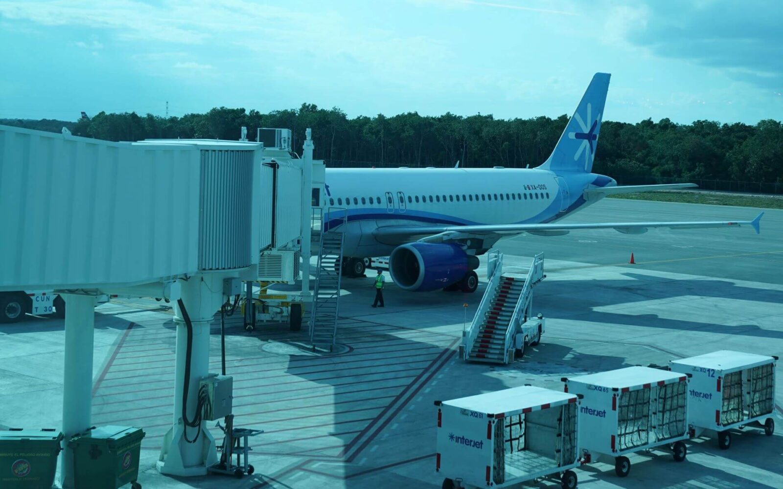 Interjet has cash for one day of fuel, investors uncertain - AeroTime