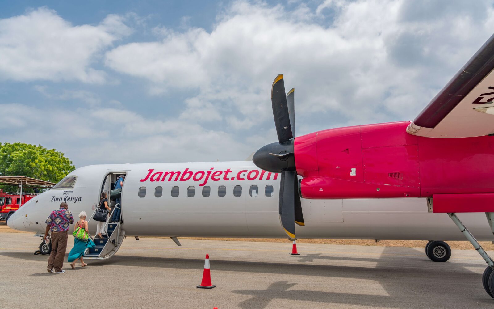 Jambojet PAX stuck as staff dig plane out of pothole: video