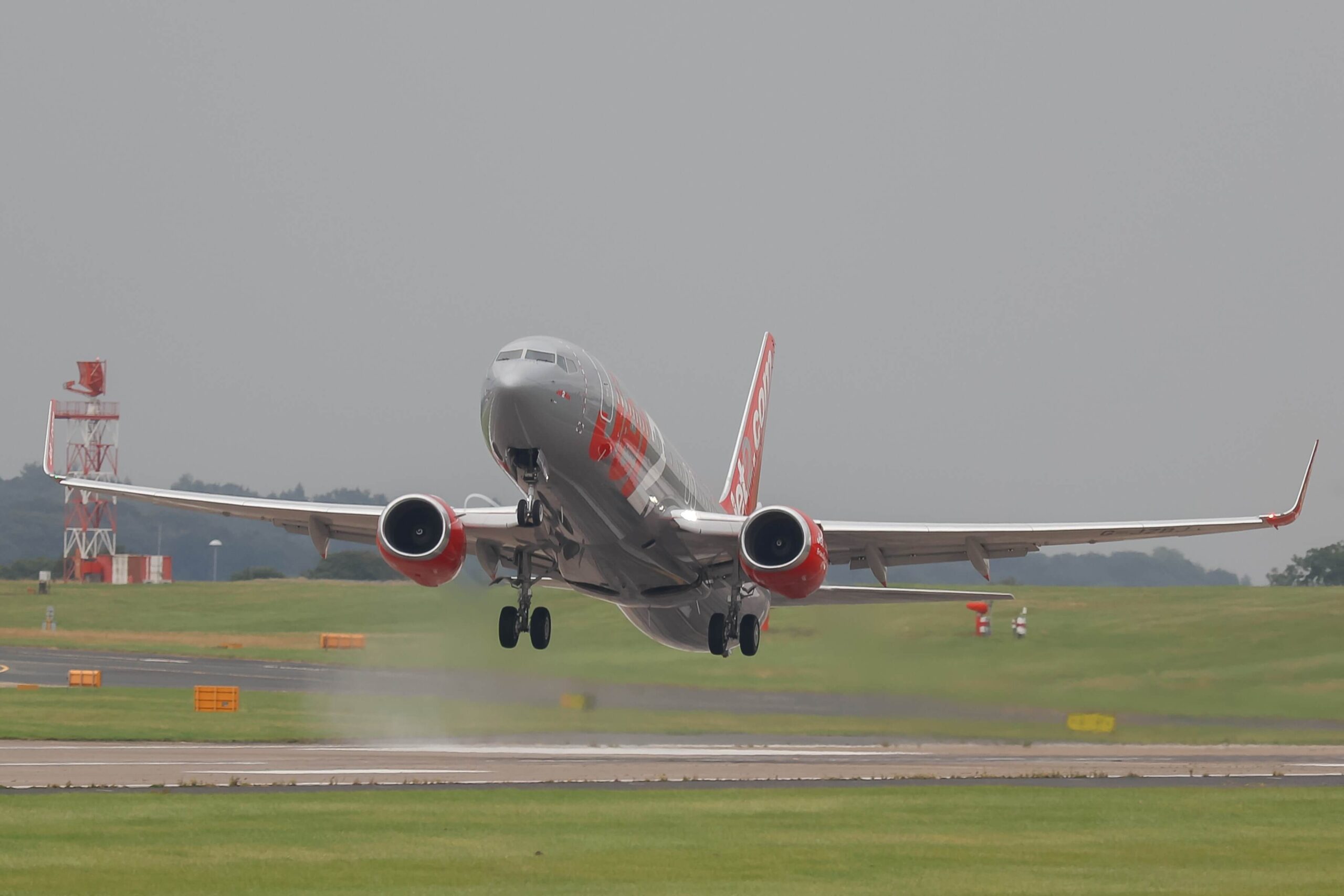 British low-cost airline Jet2 cancels flights to Poland - AeroTime