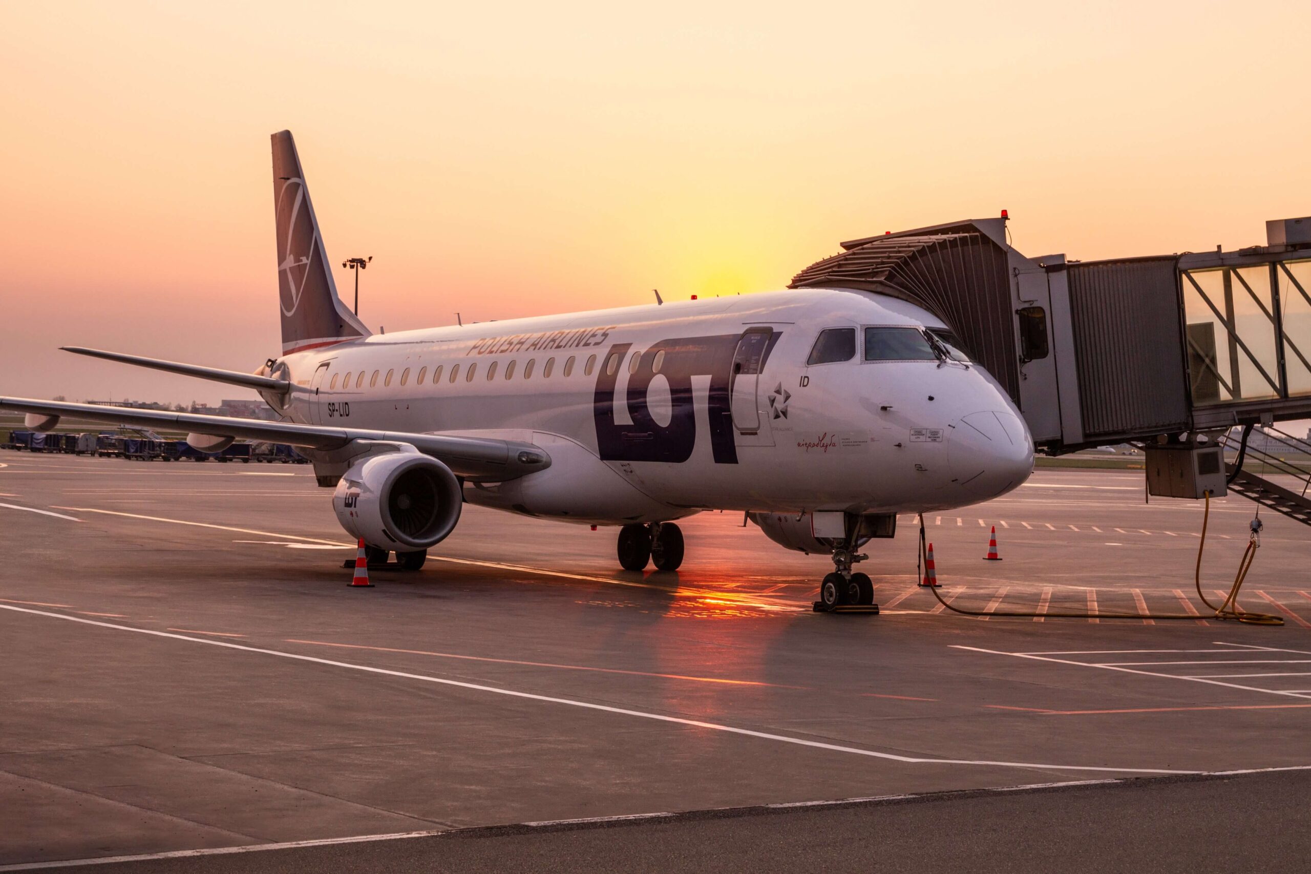 LOT eyes fleet renewal with either Airbus A220 or Embraer E2 - AeroTime