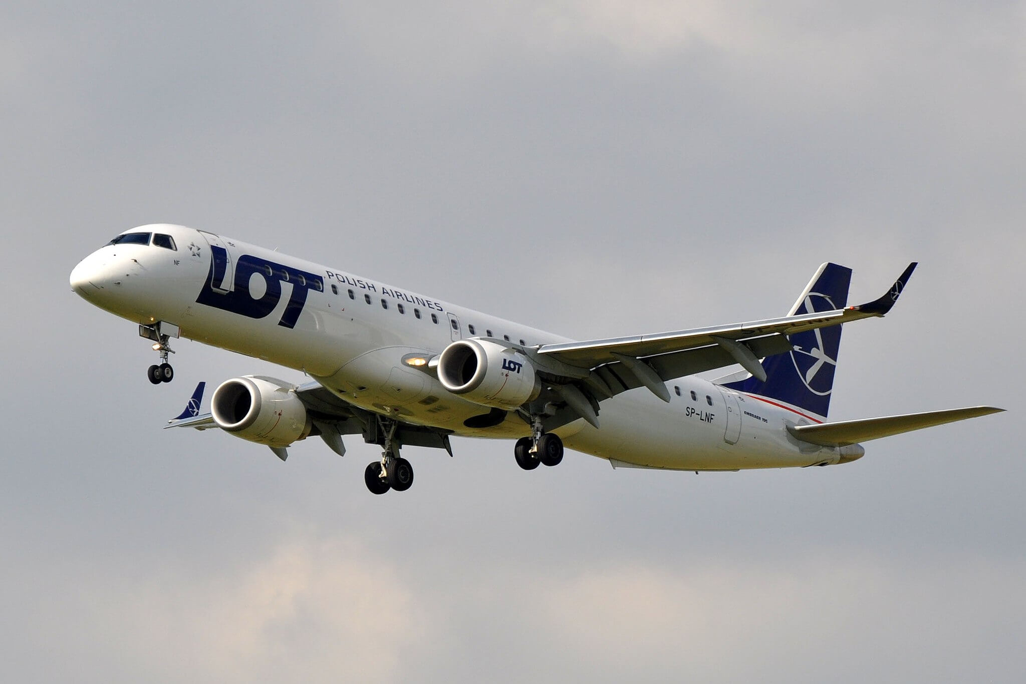 LOT Embraer E195 suffers two bird strikes in two take-offs - AeroTime