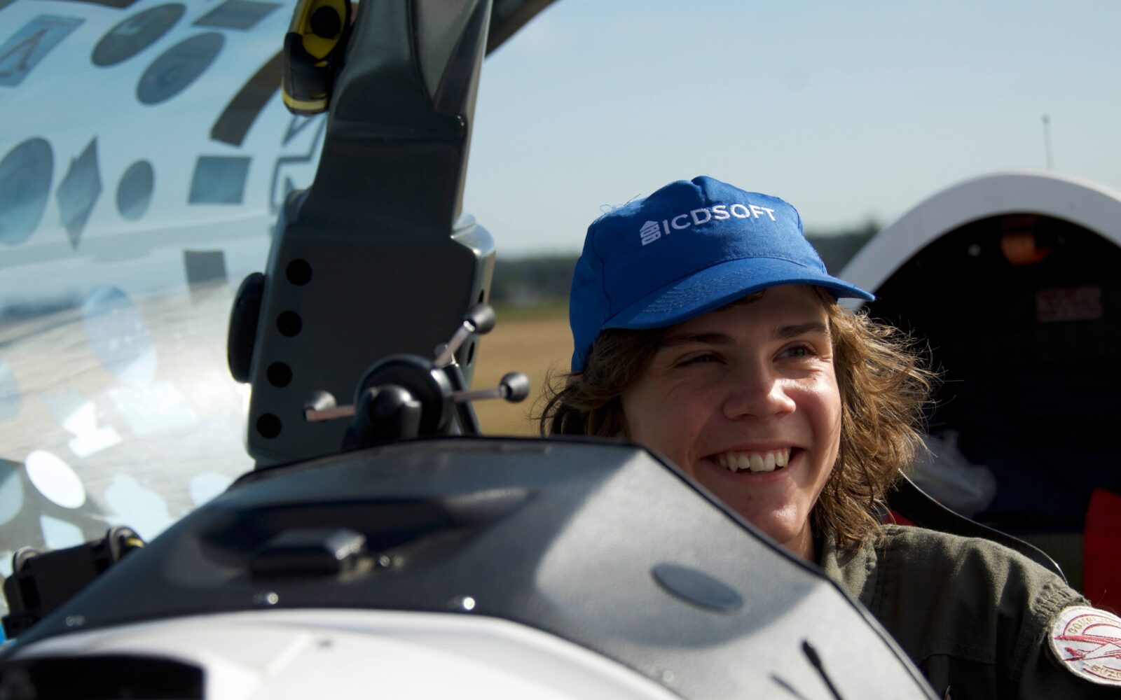 17-year-old Mack Rutherford becomes youngest pilot to fly solo round ...