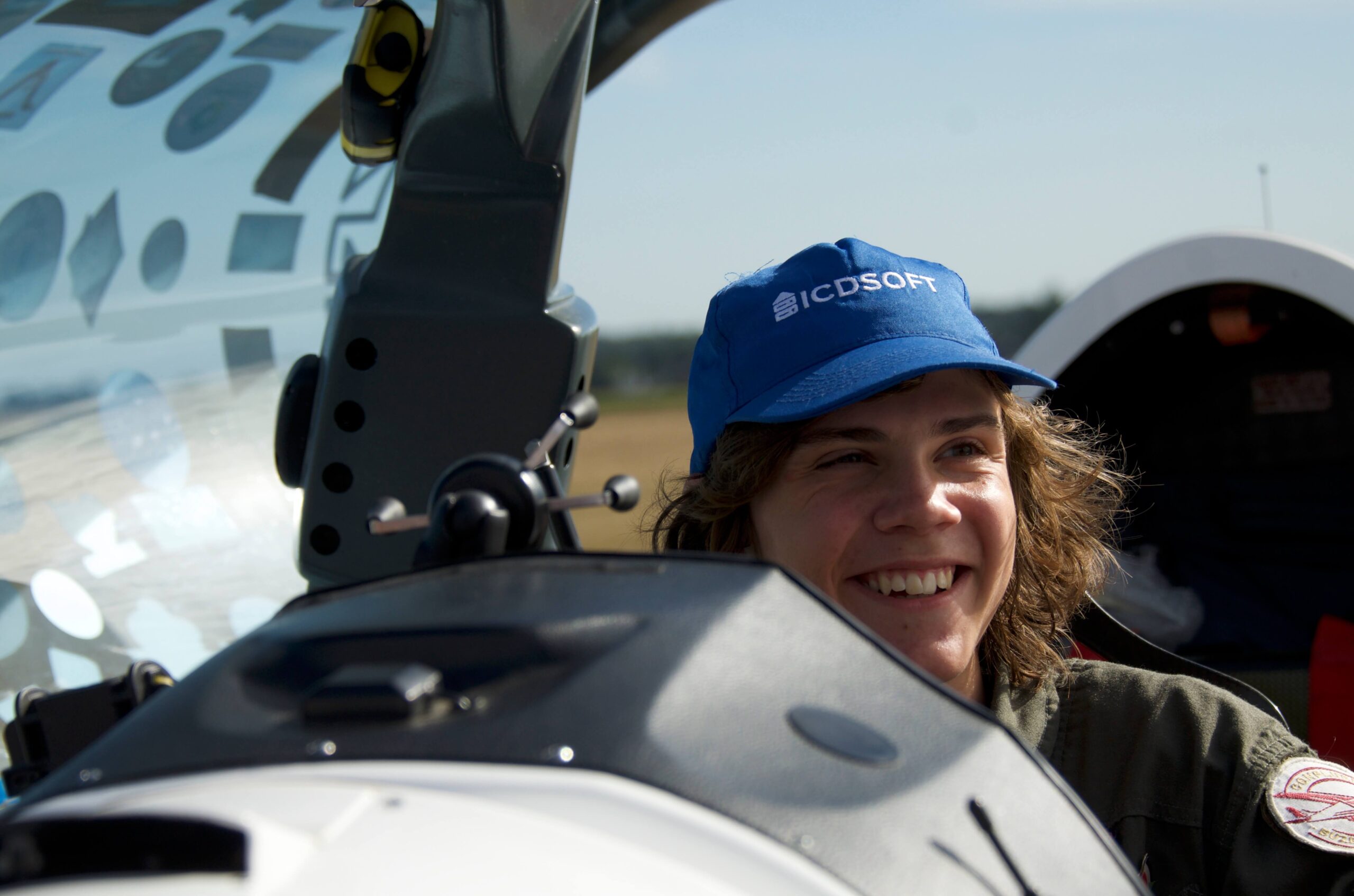 17-year-old Mack Rutherford becomes youngest pilot to fly solo round ...