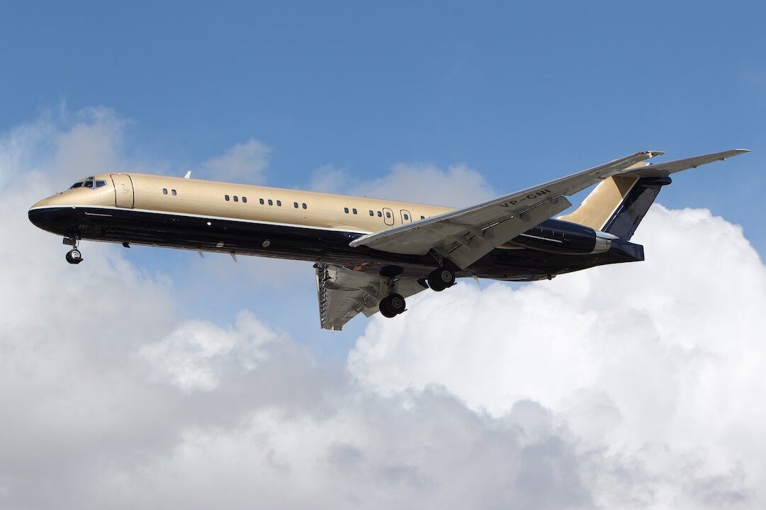 McDonnell Douglas MD-87 overshoots runway, bursts into flames - AeroTime