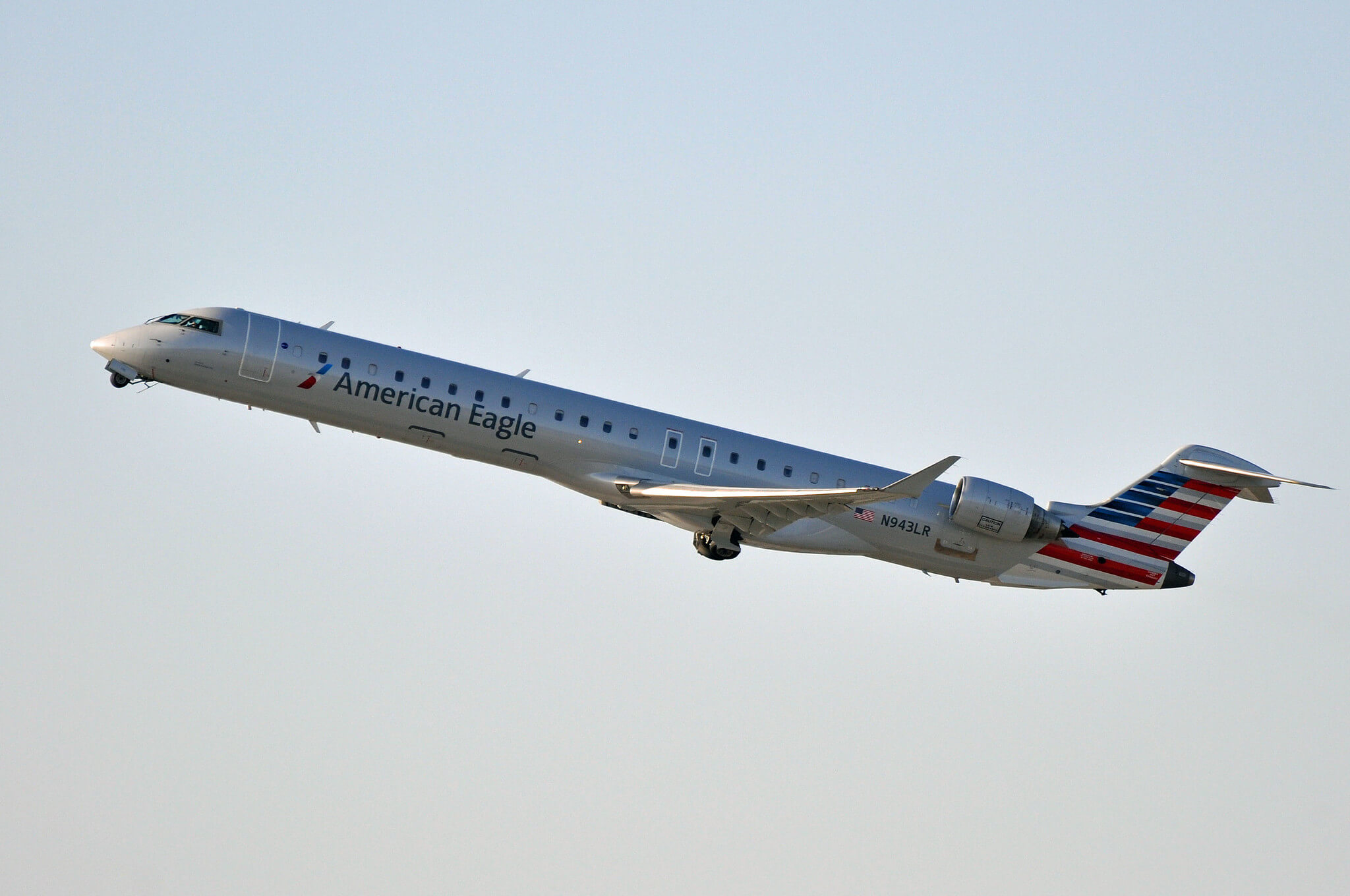 Fuel truck hits two Bombardier CRJ900s in Texas - AeroTime