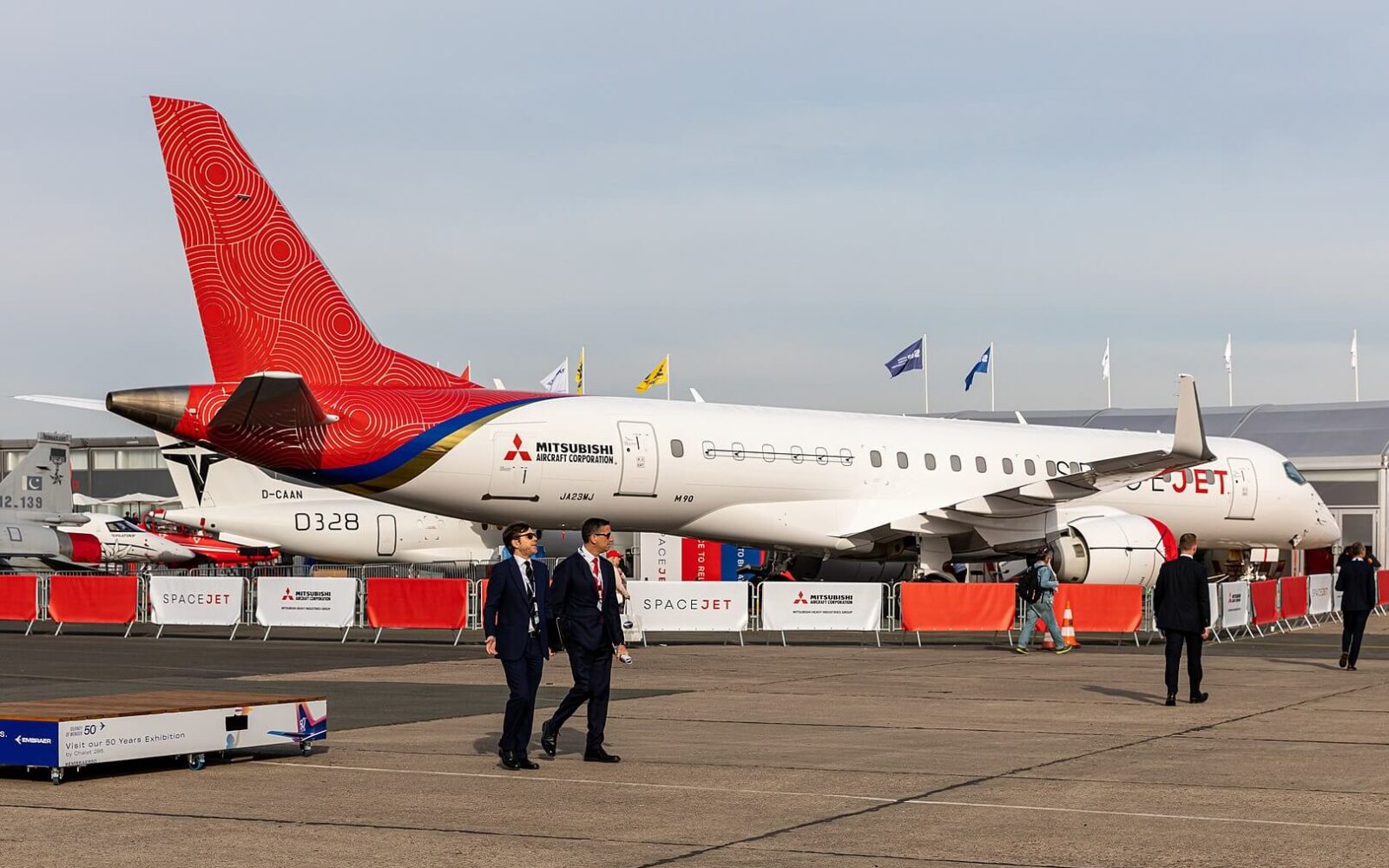 Mitsubishi SpaceJet JA26MJ embarks on maiden flight - AeroTime