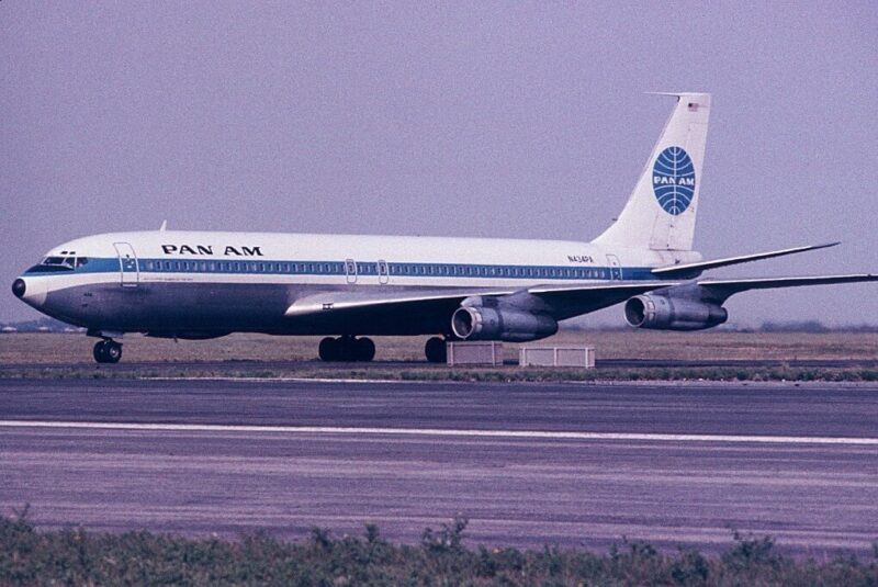 pan_am_boeing_707_at_kemayoran_airport.jpg - AeroTime