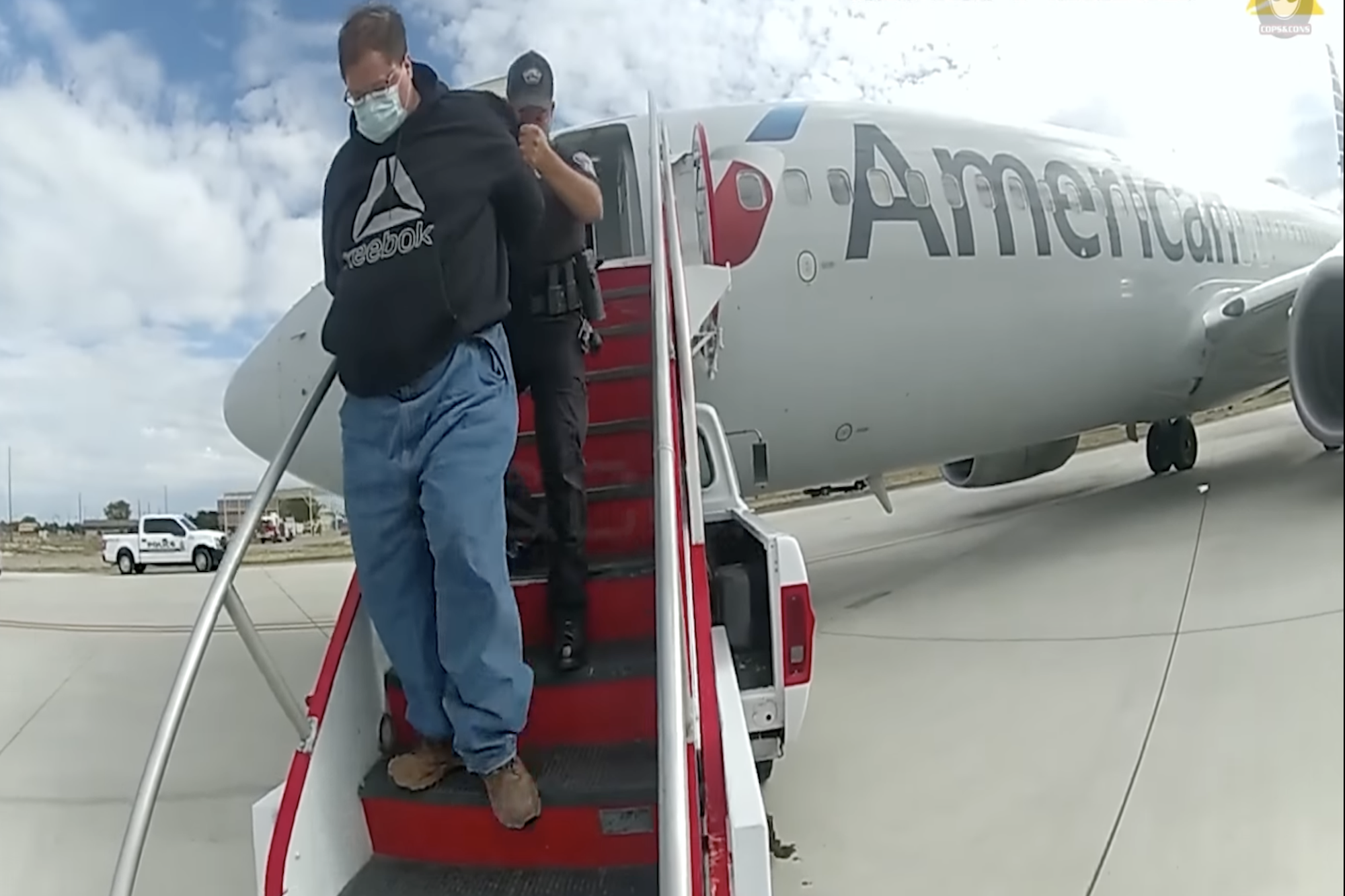 Police arrest man who sent bomb threat via AirDrop on flight - AeroTime