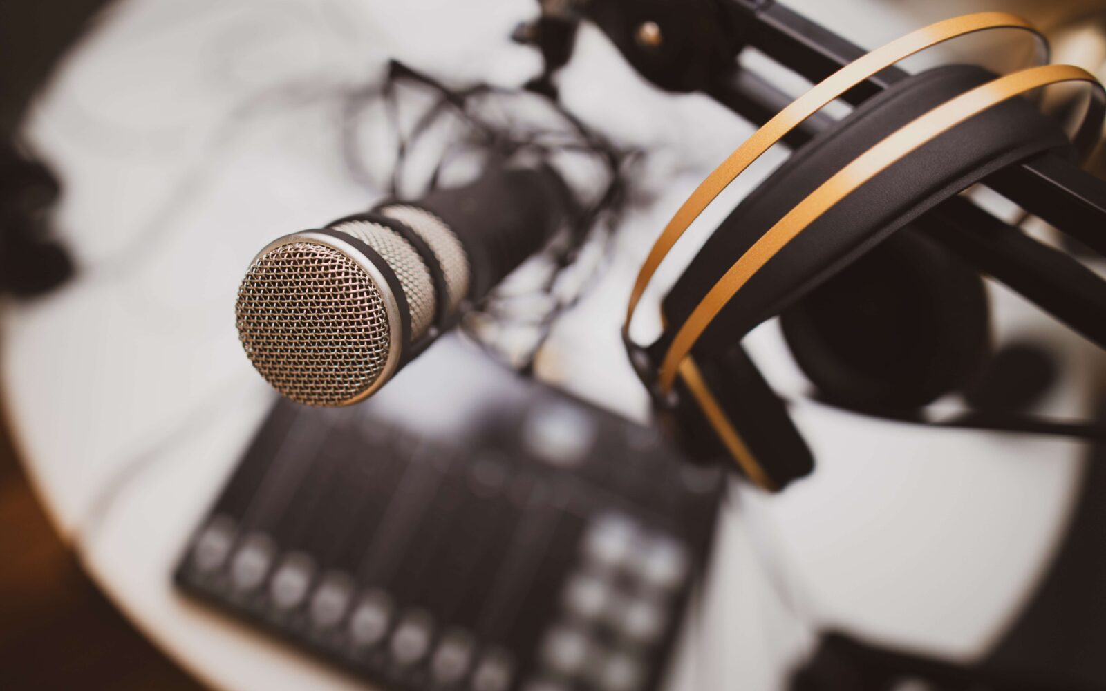 Top 7 Must-Follow Pilot podcasts in 2020 - AeroTime