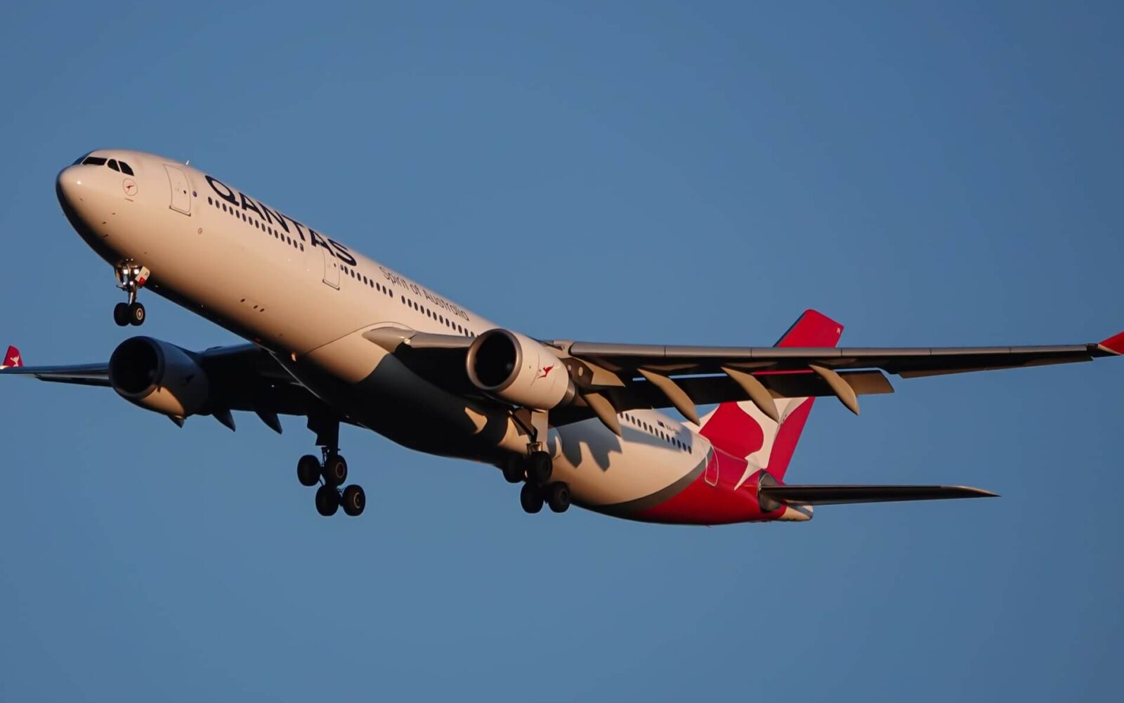 When automation fails: remembering Qantas flight 72 - AeroTime