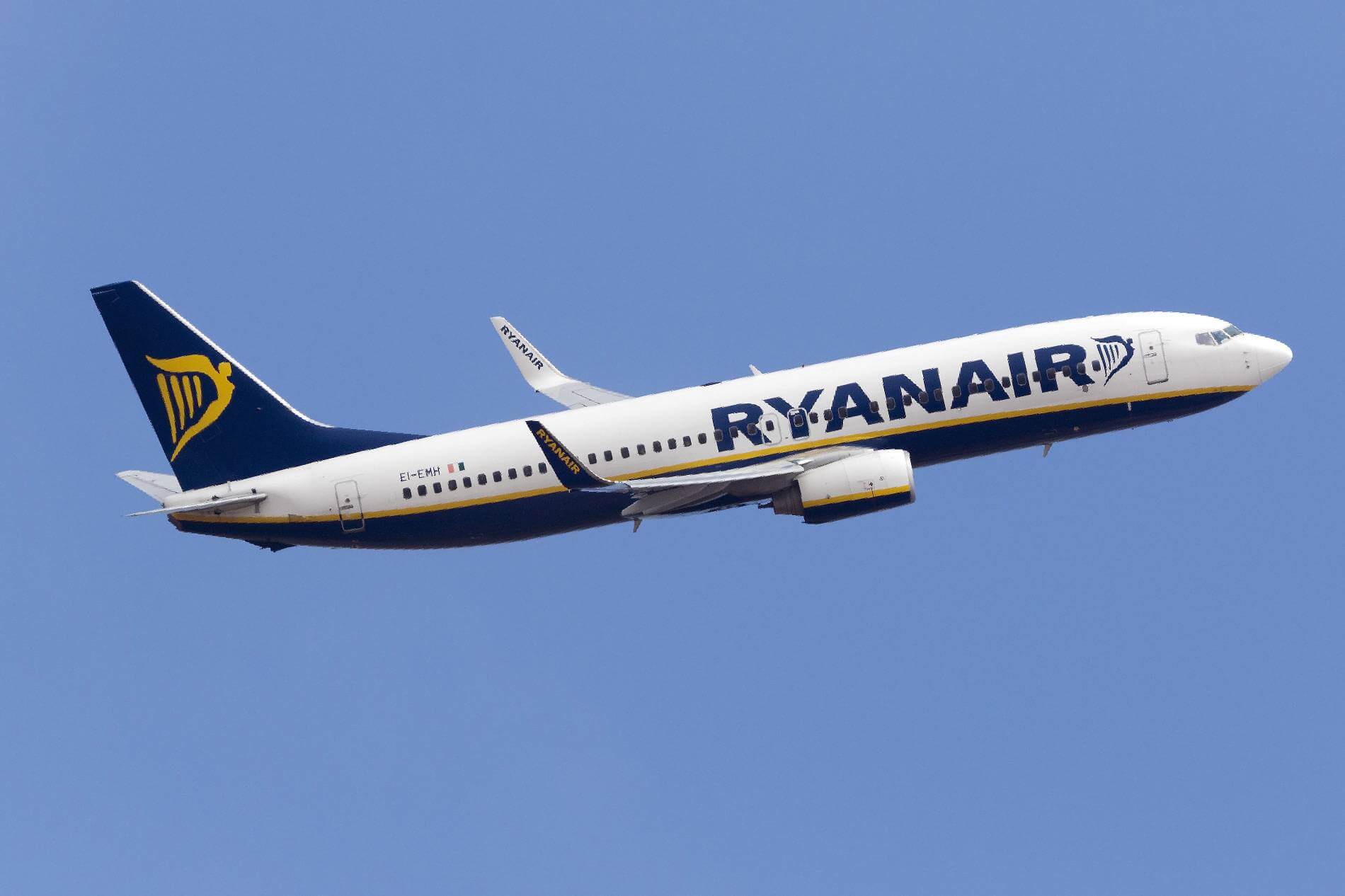 Ryanair flight briefly enters Belarusian airspace to avoid a ...