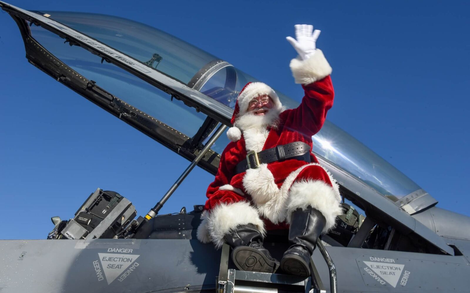 How fast does Santa have to travel to deliver his gifts? - AeroTime