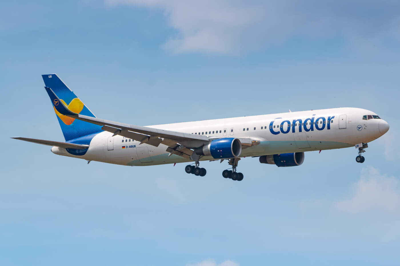 Thomas Cook: Condor taken over by LOT Polish airlines - AeroTime