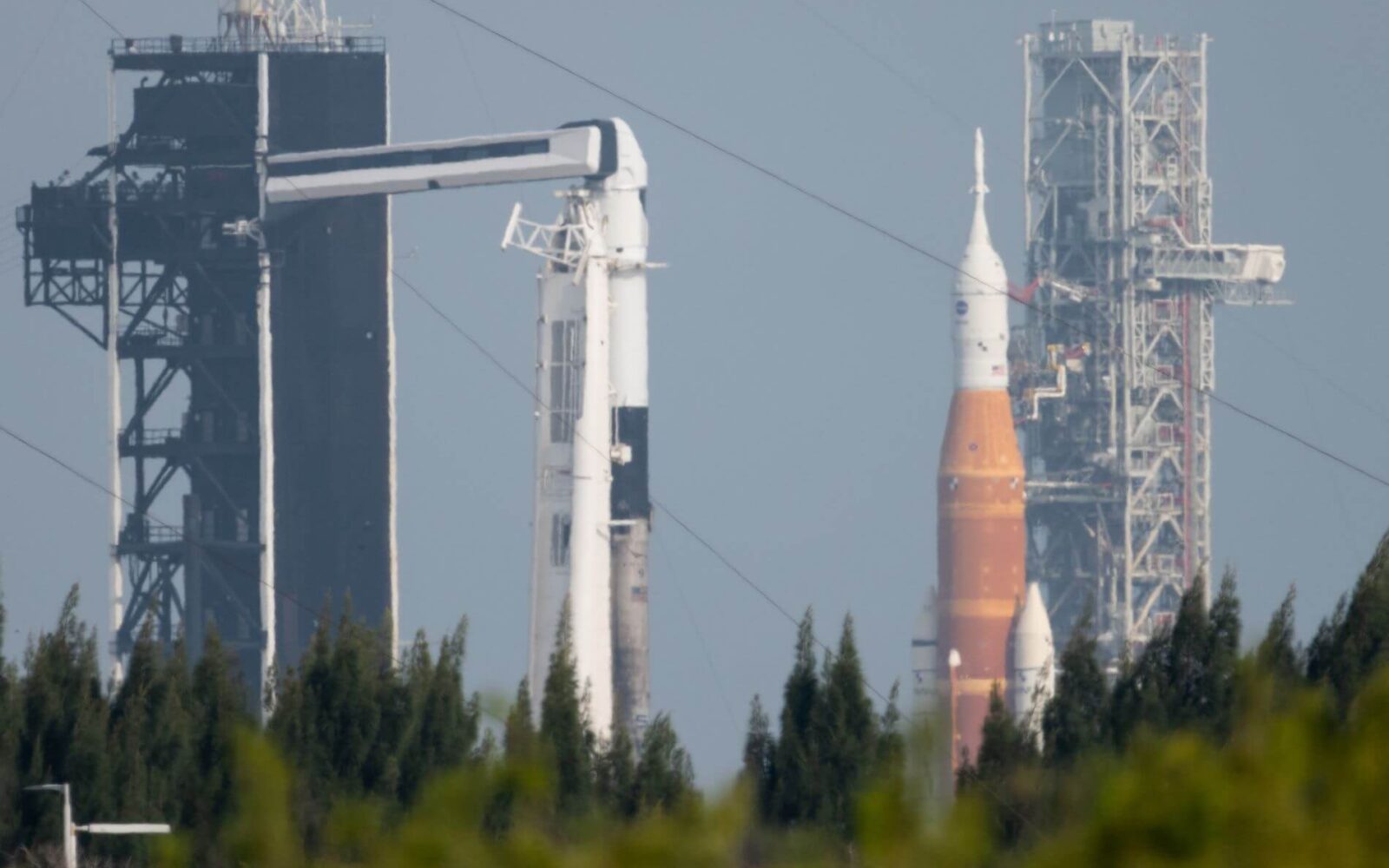 Space Launch System vs Starship: the battle of the mega rockets ...