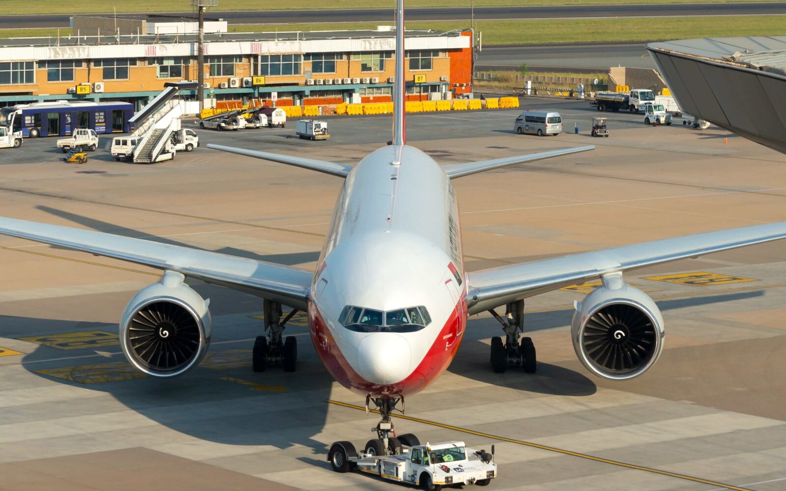 TAAG Angola forced to adjust schedules after pilots start strike - AeroTime
