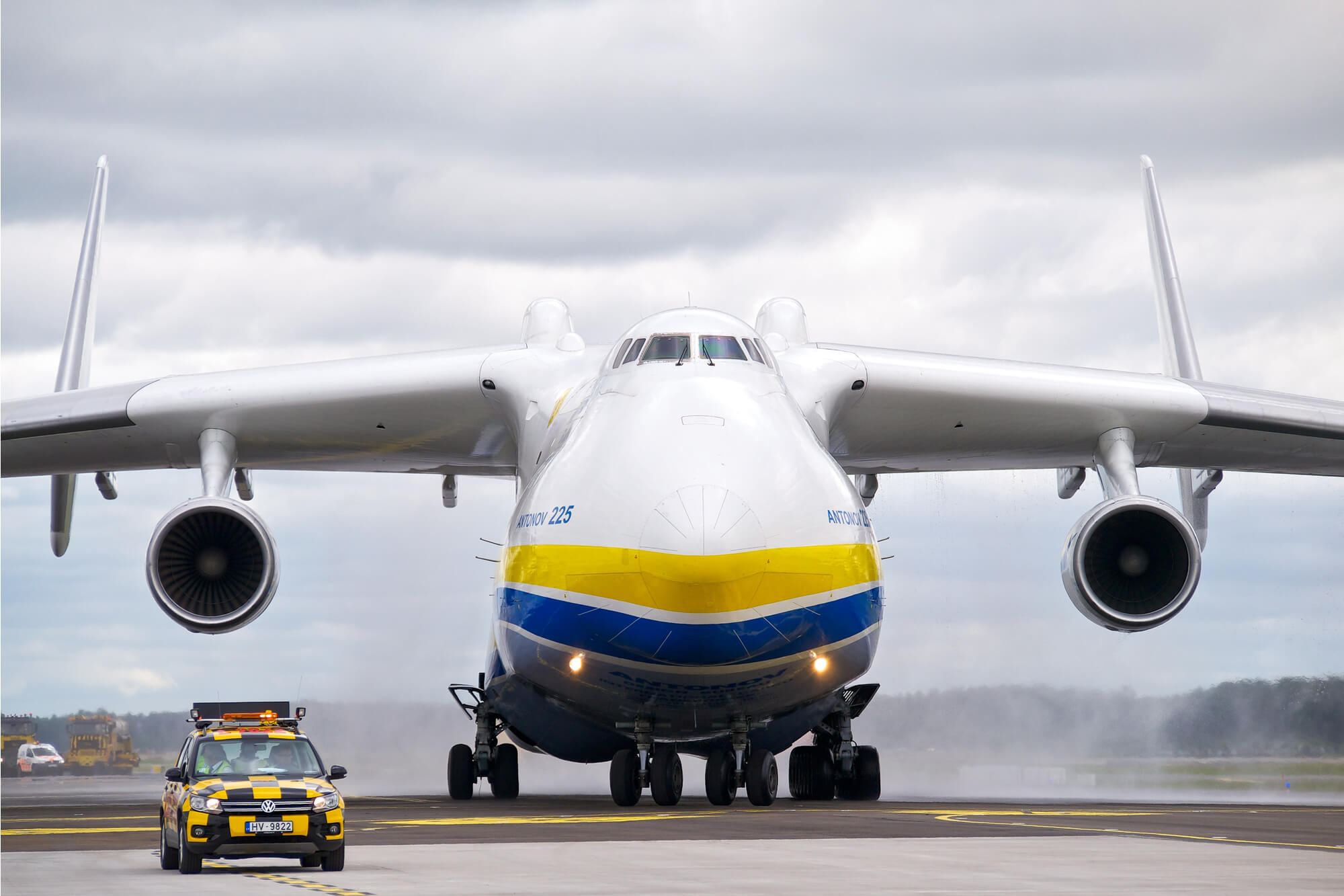 Footage, pictures from Hostomel Airport show Antonov An-225 Mriya ...
