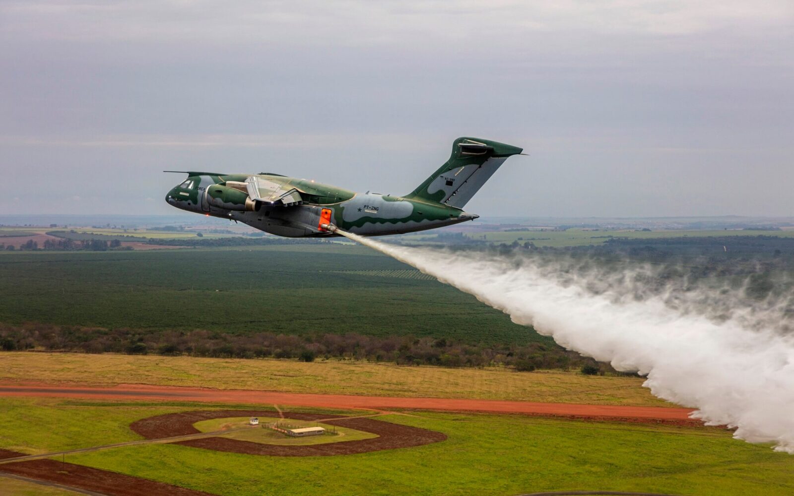 Embraer C-390 completes waterbomber certification flight - AeroTime