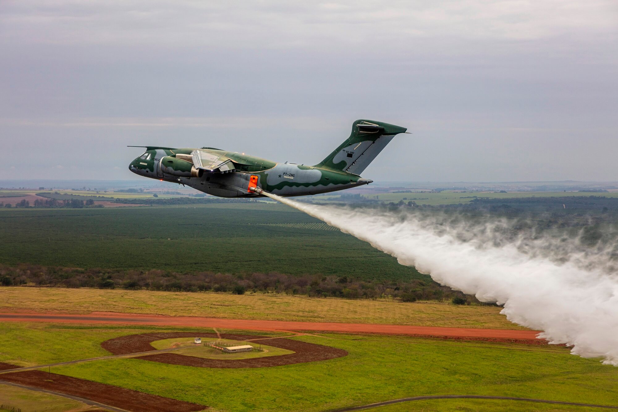 Embraer C-390 completes waterbomber certification flight - AeroTime