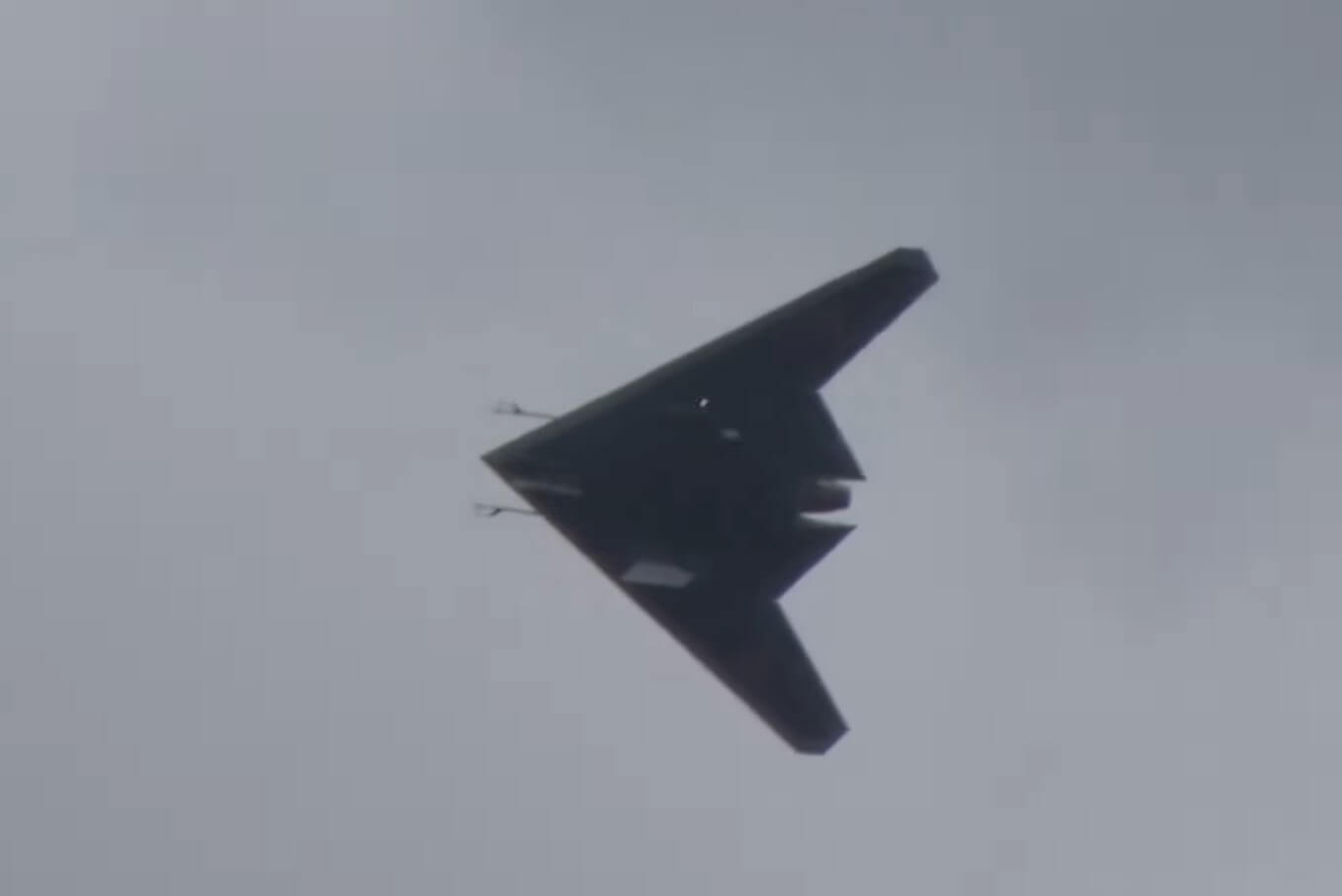 Russian S-70 Okhotnik attack drone completes precision strike test ...