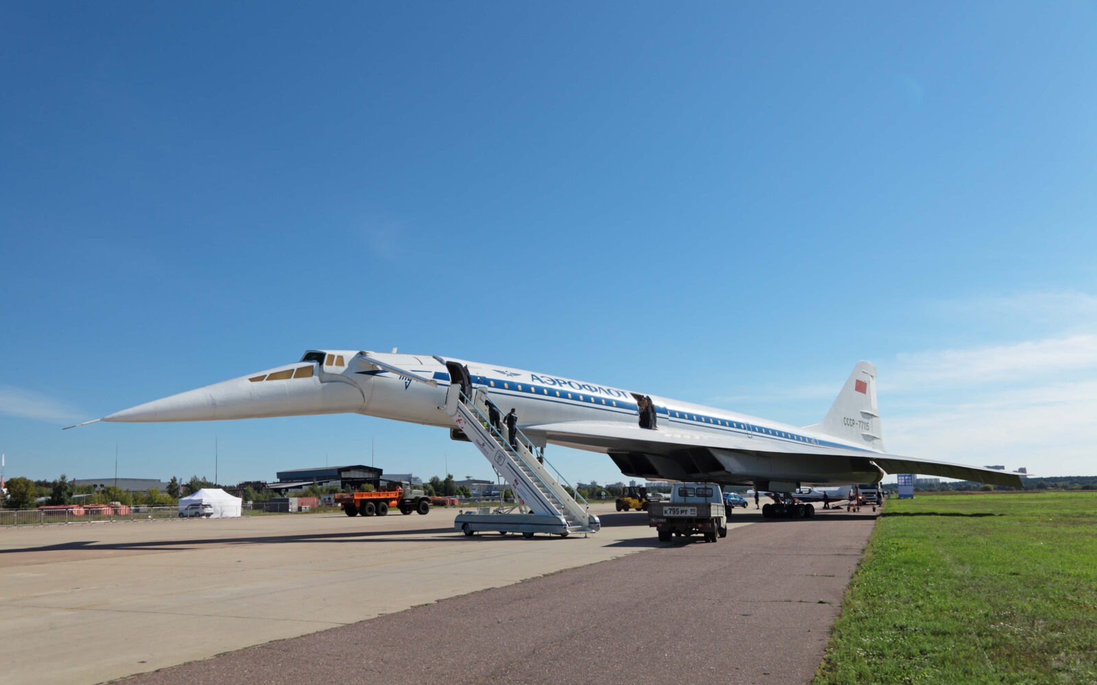 Explaining The Tupolev Tu-144 Accident At The Paris Air Show In 1973 ...