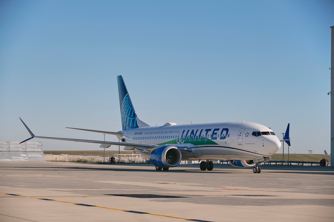 United operates first flight with one of the engines using 100% ...