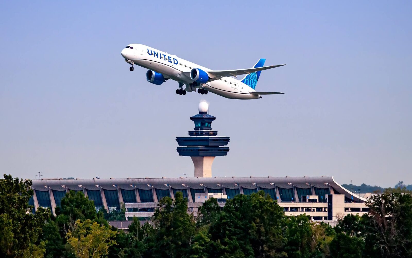 FAA awards 114 US airports share of nearly $1 billion