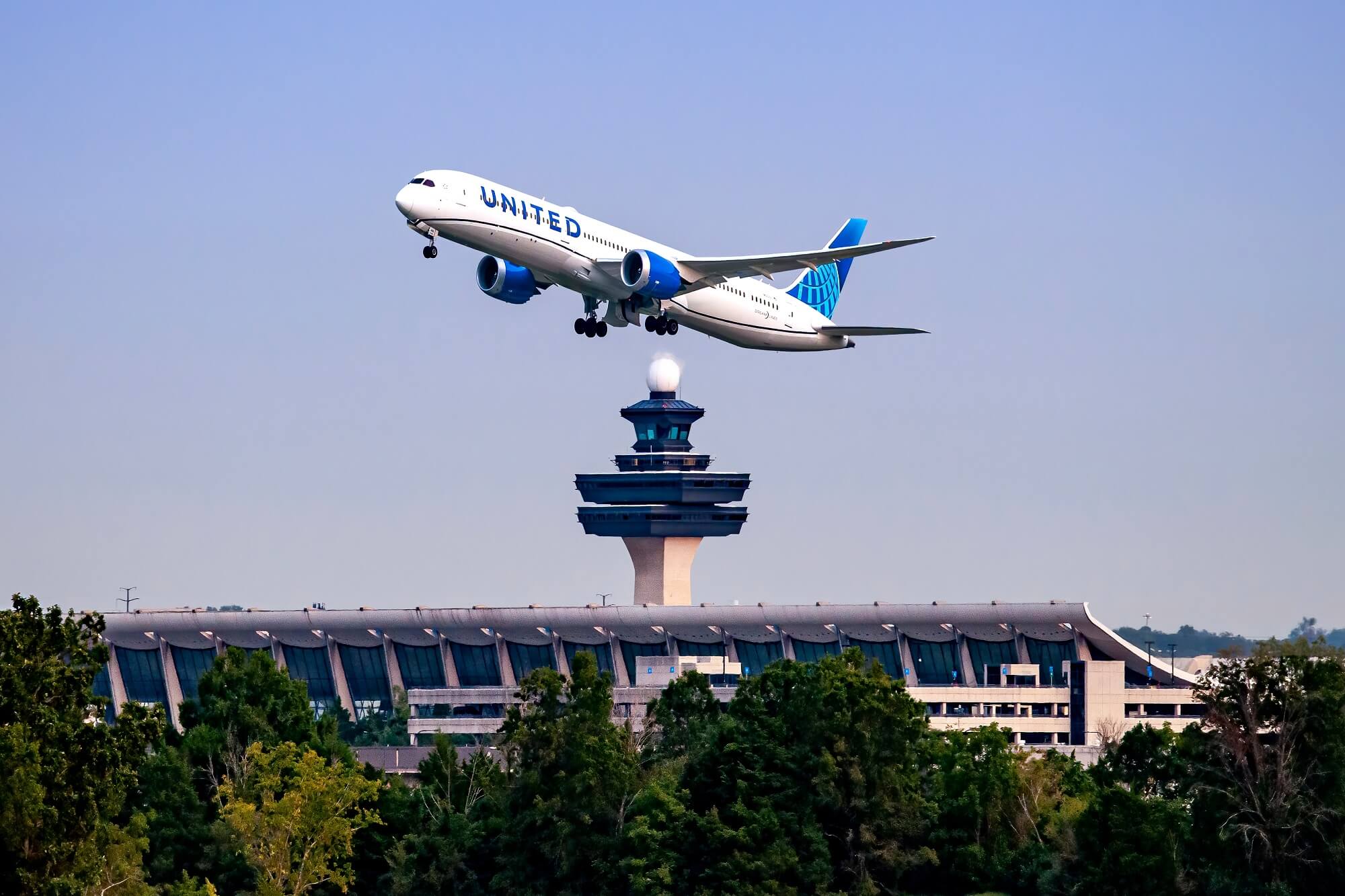 FAA awards 114 US airports share of nearly $1 billion