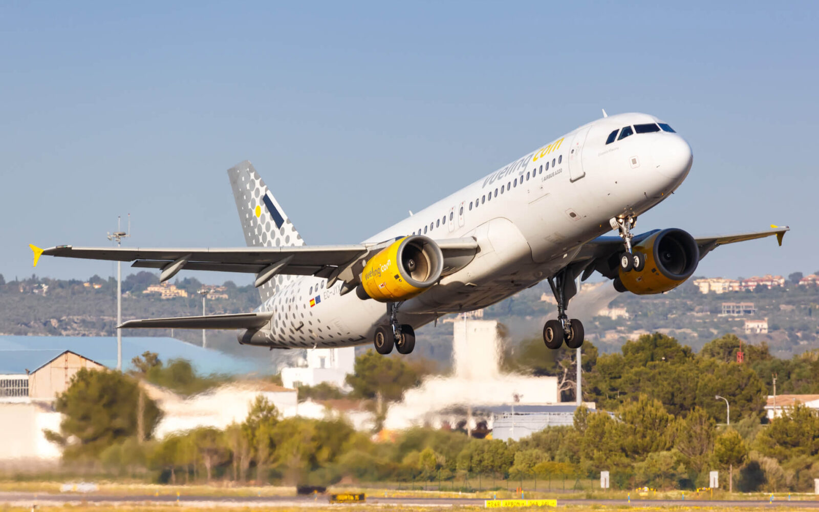 Cessna Citation exhaust gasses almost downed Vueling Airbus A320 - AeroTime