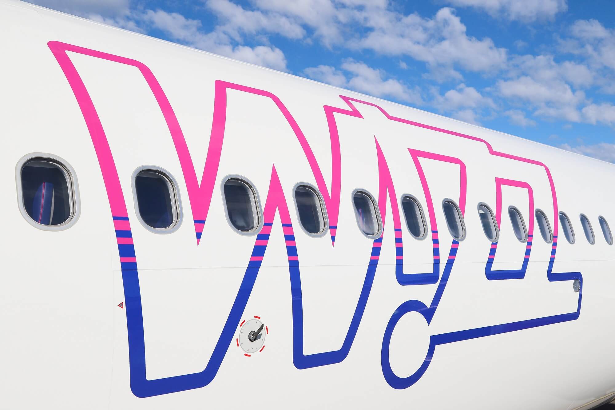 Wizz Air unveils new routes for Rome and Milan, but closes Palermo base ...